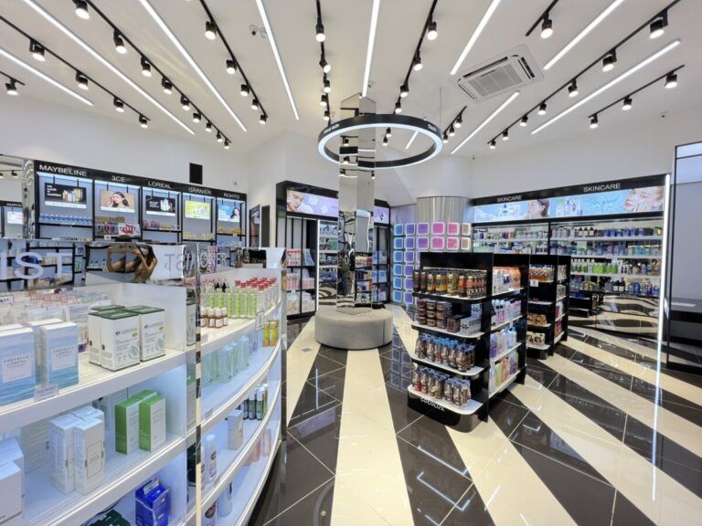 Khám phá không gian mua sắm mỹ phẩm thời thượng tại Cocolux
